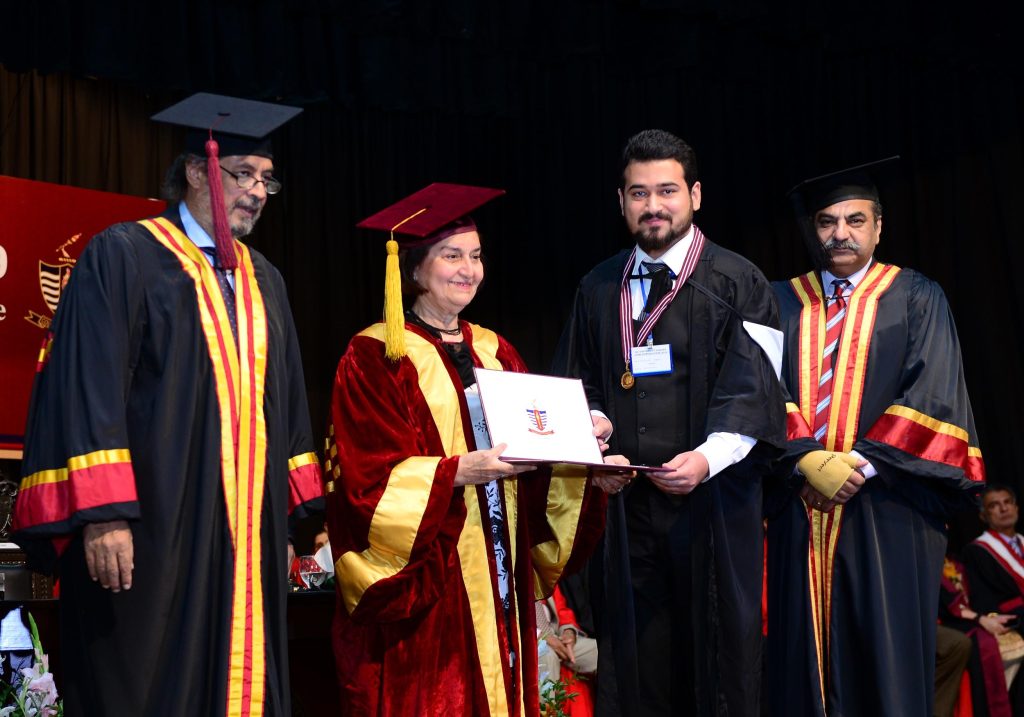 GCUL's 17 Convocation: Justice (R) Nasira Iqbal Asks Graduating Women ...