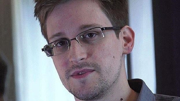 Vladimir Putin Grants Russian Citizenship to US Whistleblower Snowden